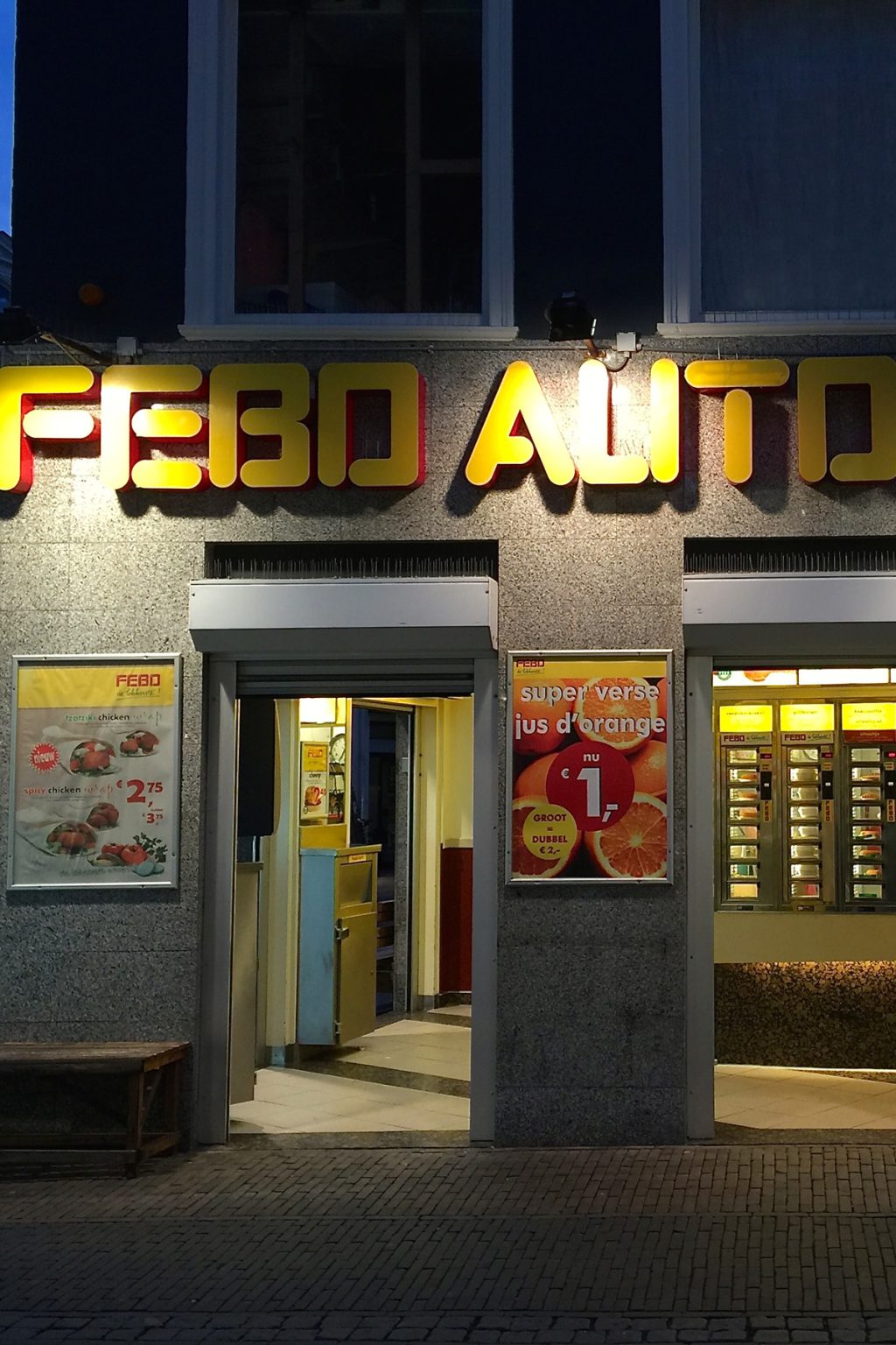 FEBO In Amsterdam: The #1 Dutch Fast Food Phenomenon 🍔