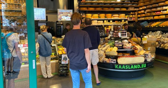 Amsterdam Supermarkets: Where Locals Actually Shop 🧃