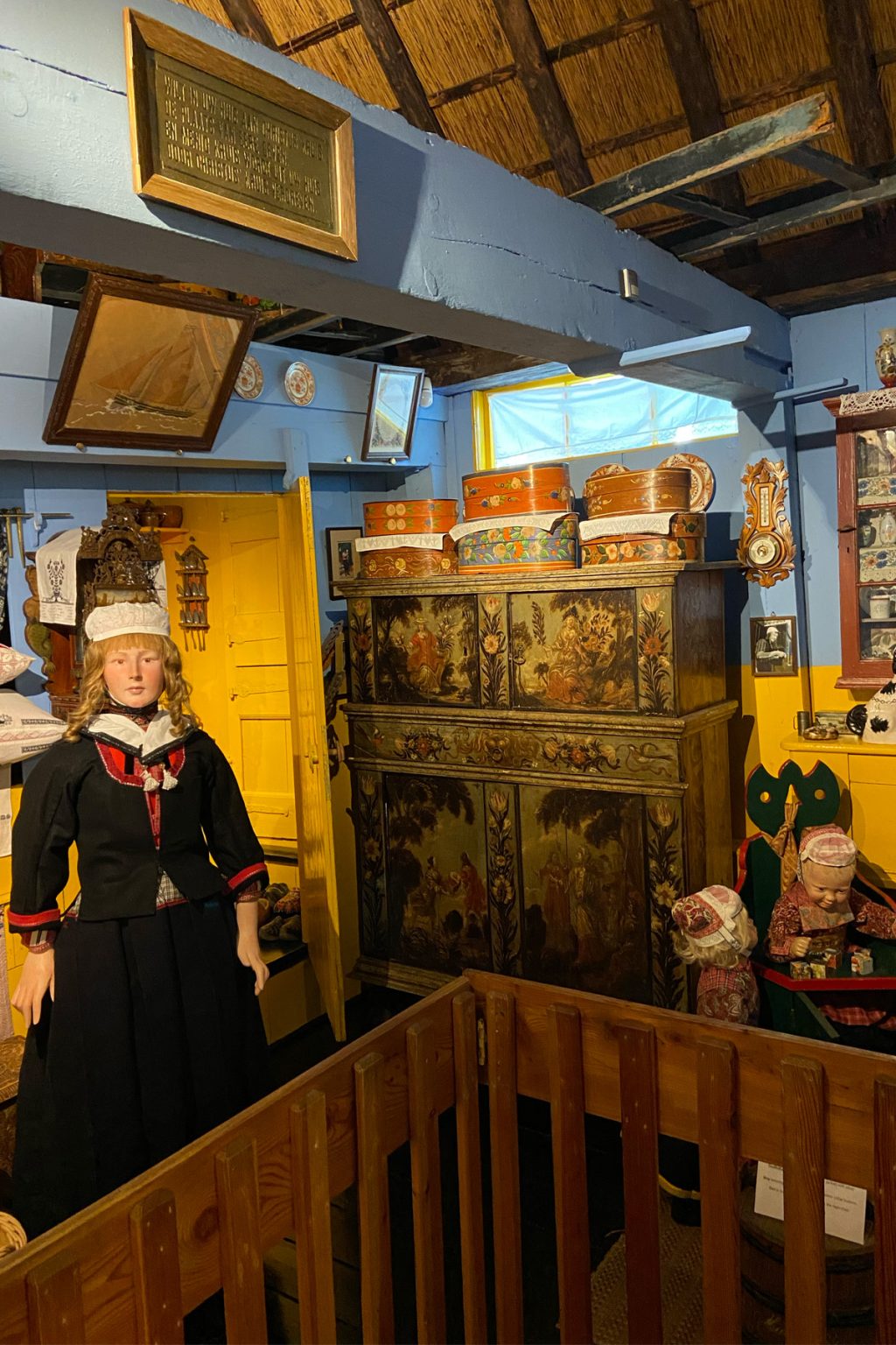 Volendam And Marken Day Trip: Tourist Trap Or Worth It? 🐟