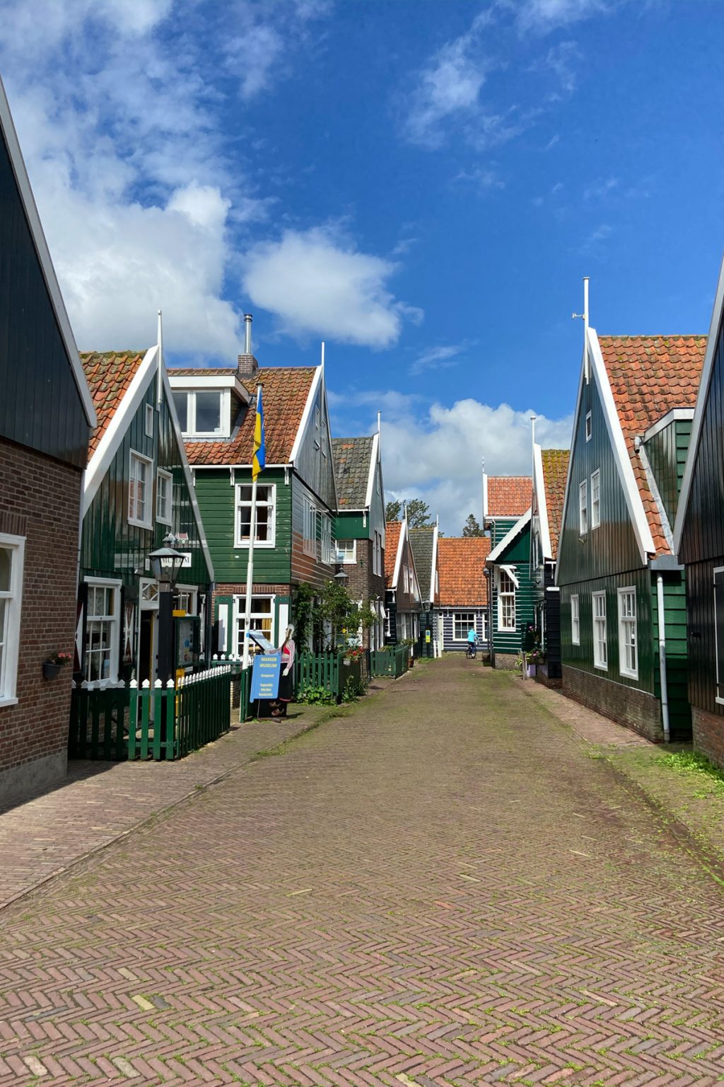 Volendam And Marken Day Trip: Tourist Trap Or Worth It? 🐟