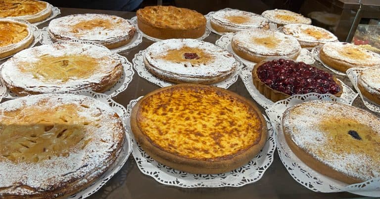 Best Vlaai In Maastricht: Where Locals Buy Their Vlaai 🥮