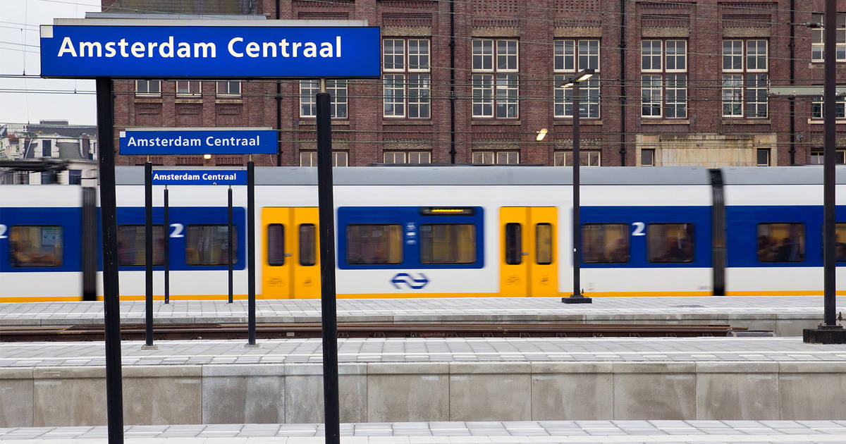 Amsterdam To Zaanse Schans: 7 Ways (Plus Local Tips) 🚌