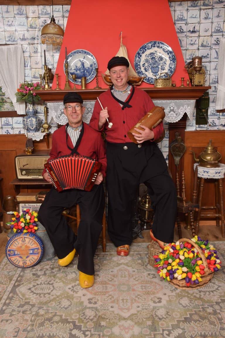 How To Get From Amsterdam To Volendam By Bus, Car & Tours 🚖