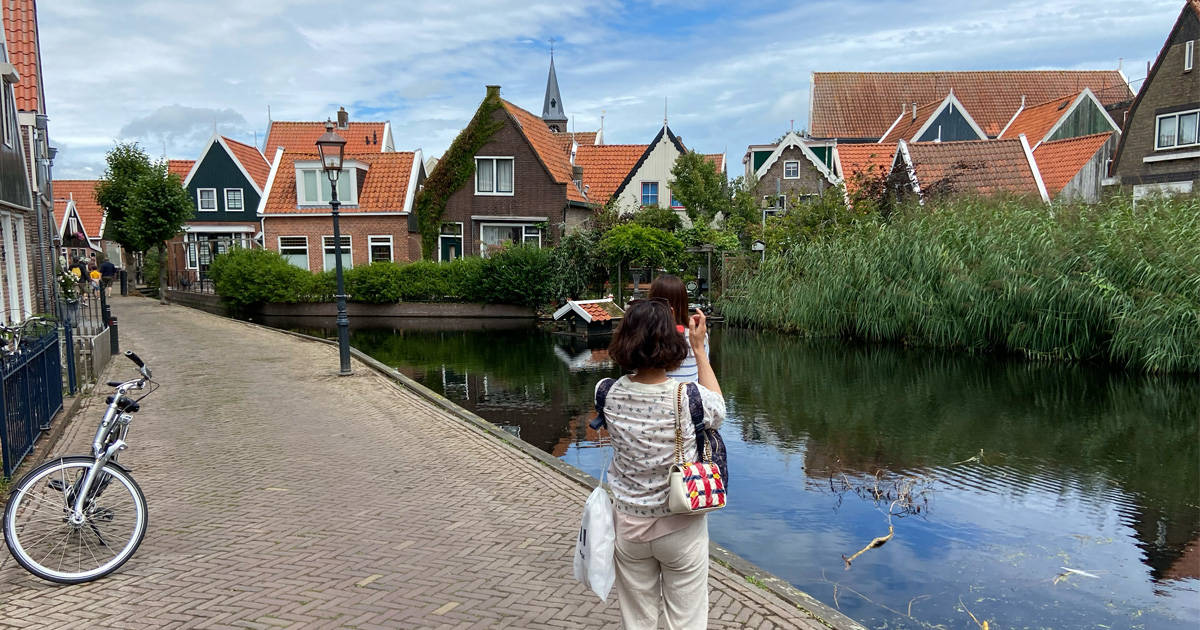 How To Get From Amsterdam To Volendam By Bus, Car & Tours 🚖